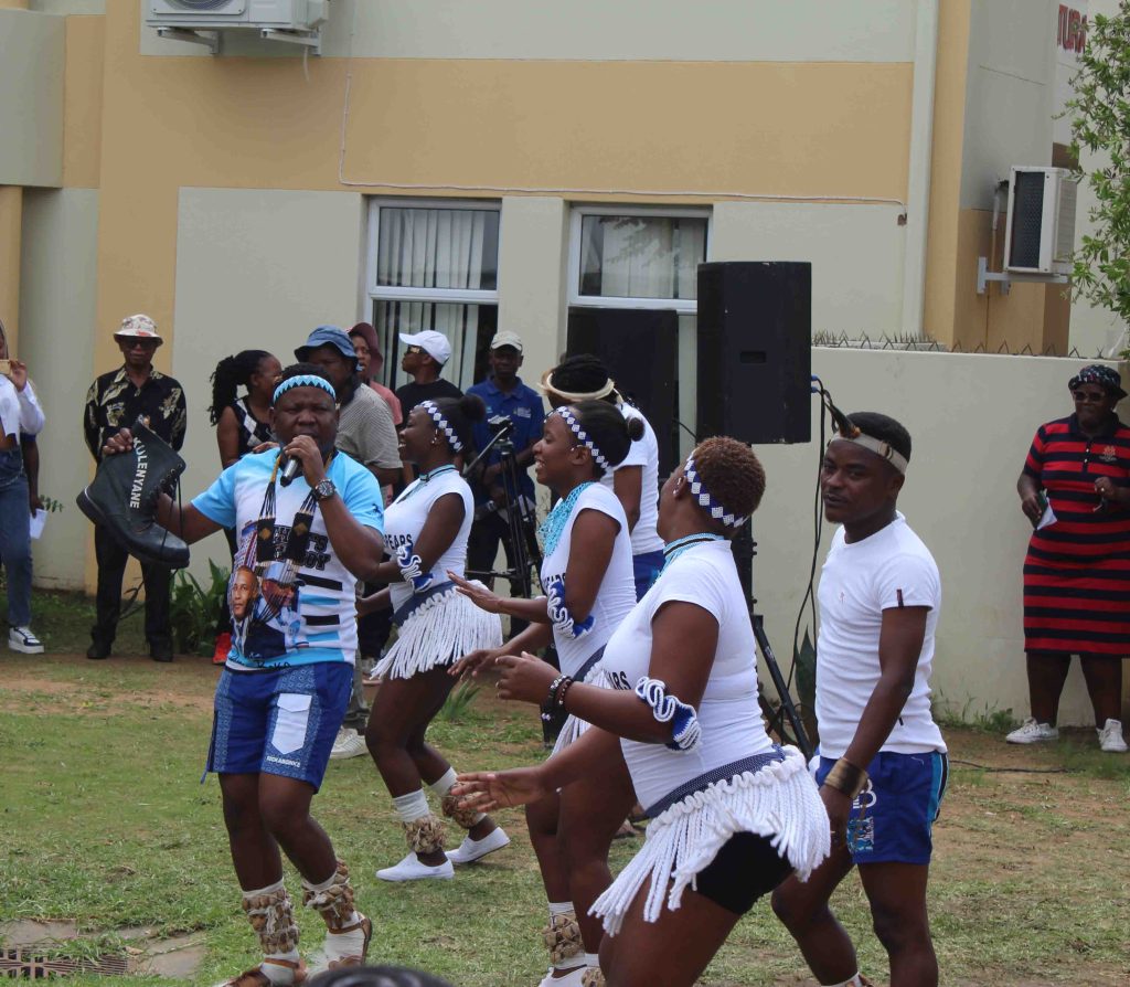Culture Spears Steals the Show at Folkloric Festival - Free State World